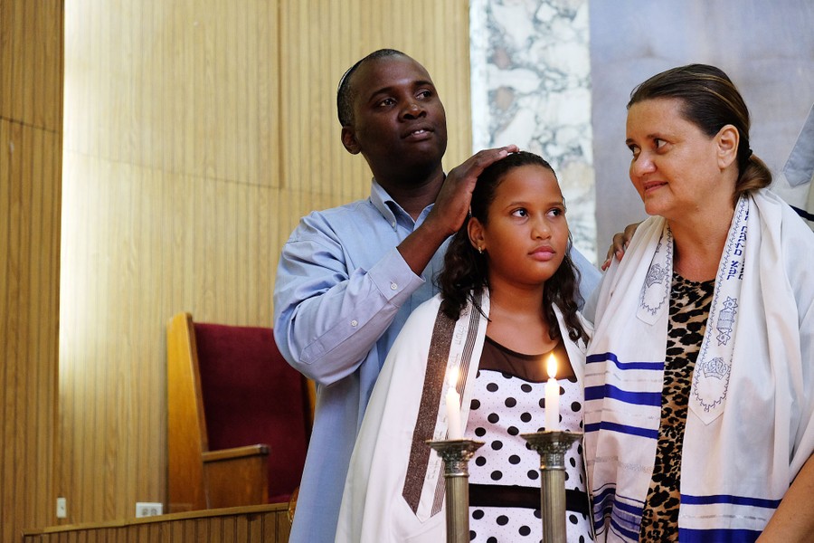 Photographs of the Last Jews of Cuba - The Atlantic